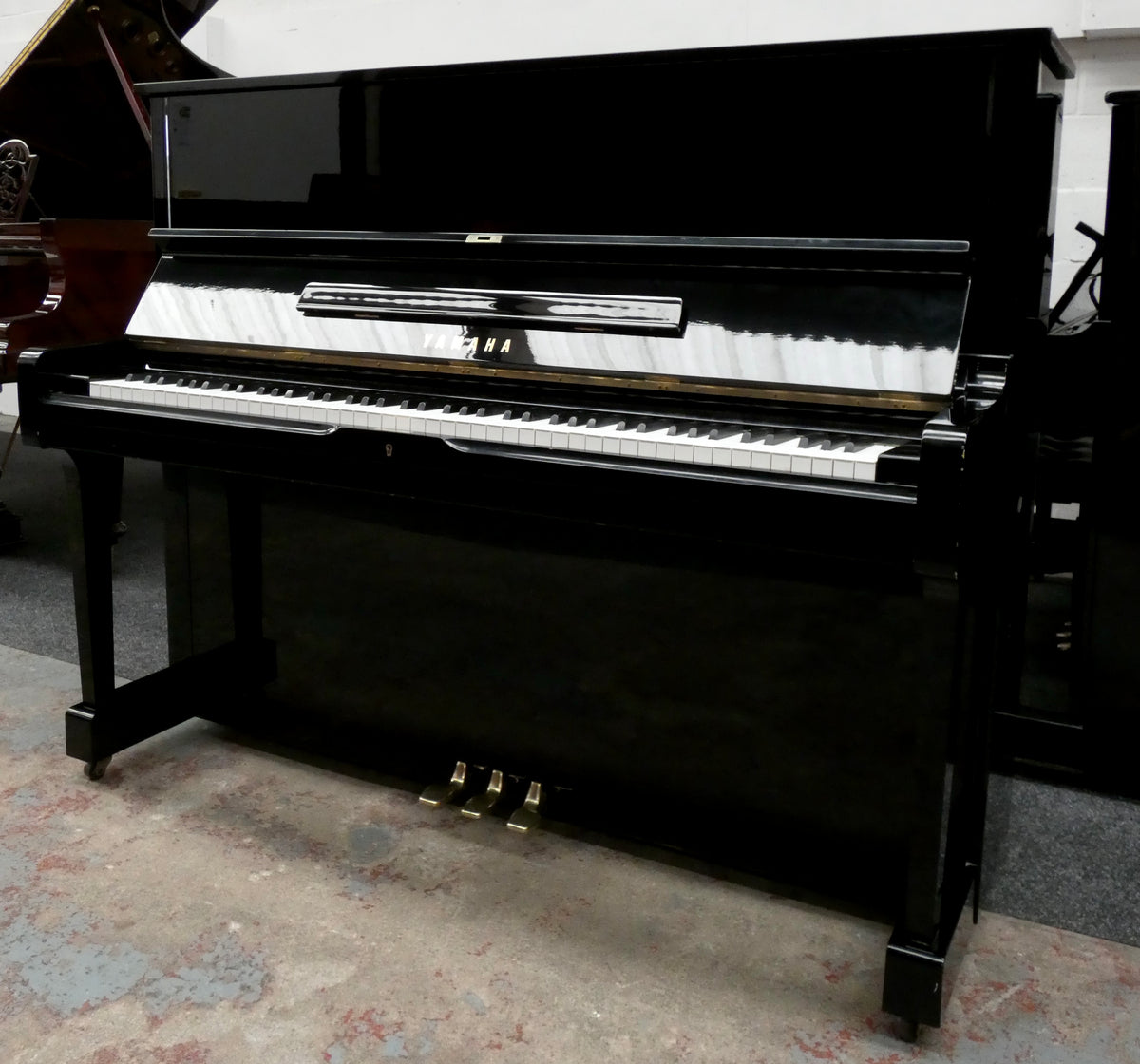 Yamaha U1 Upright Piano in High Gloss Black – Shackleford Pianos