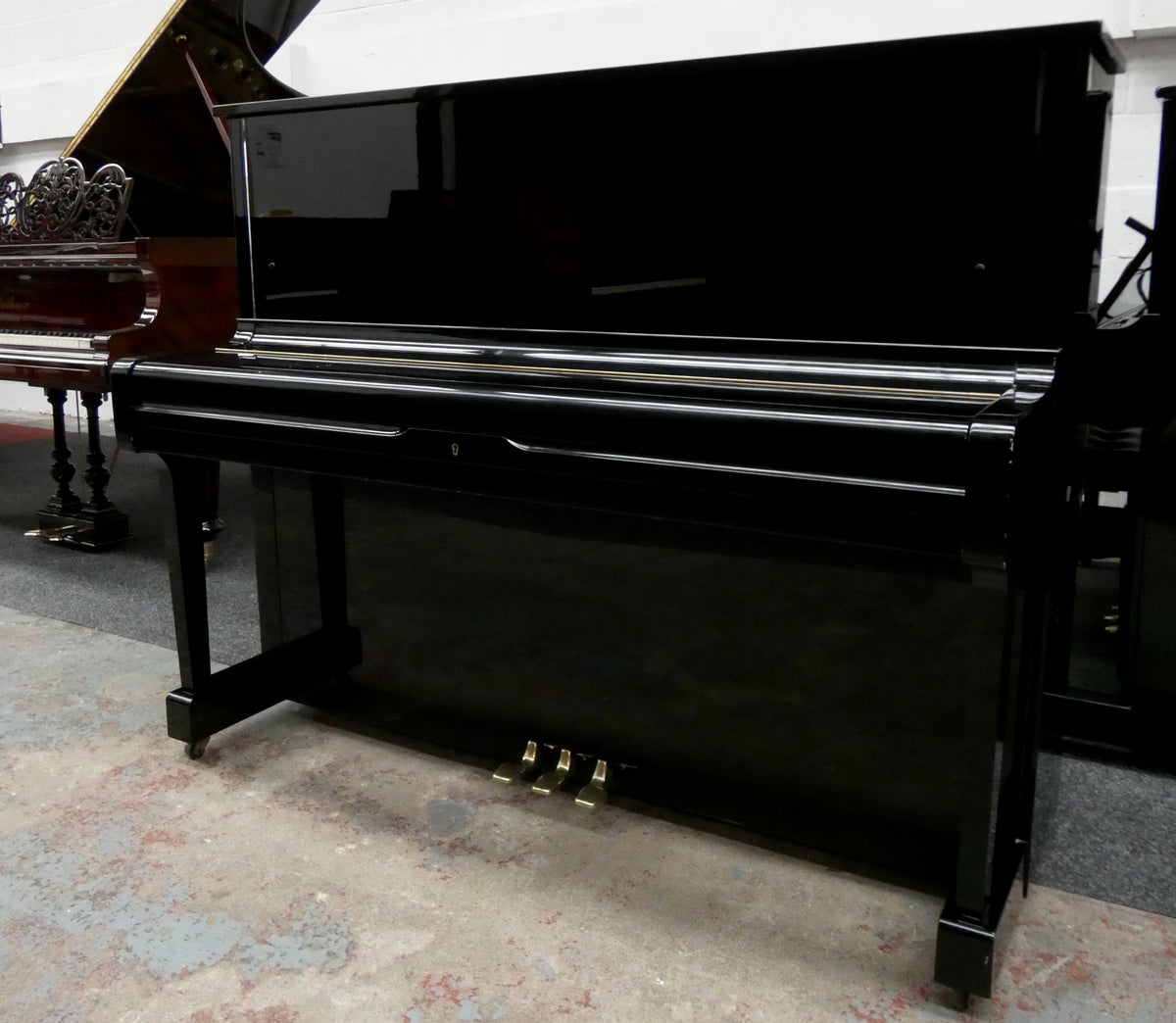 Yamaha U1 Upright Piano in High Gloss Black – Shackleford Pianos