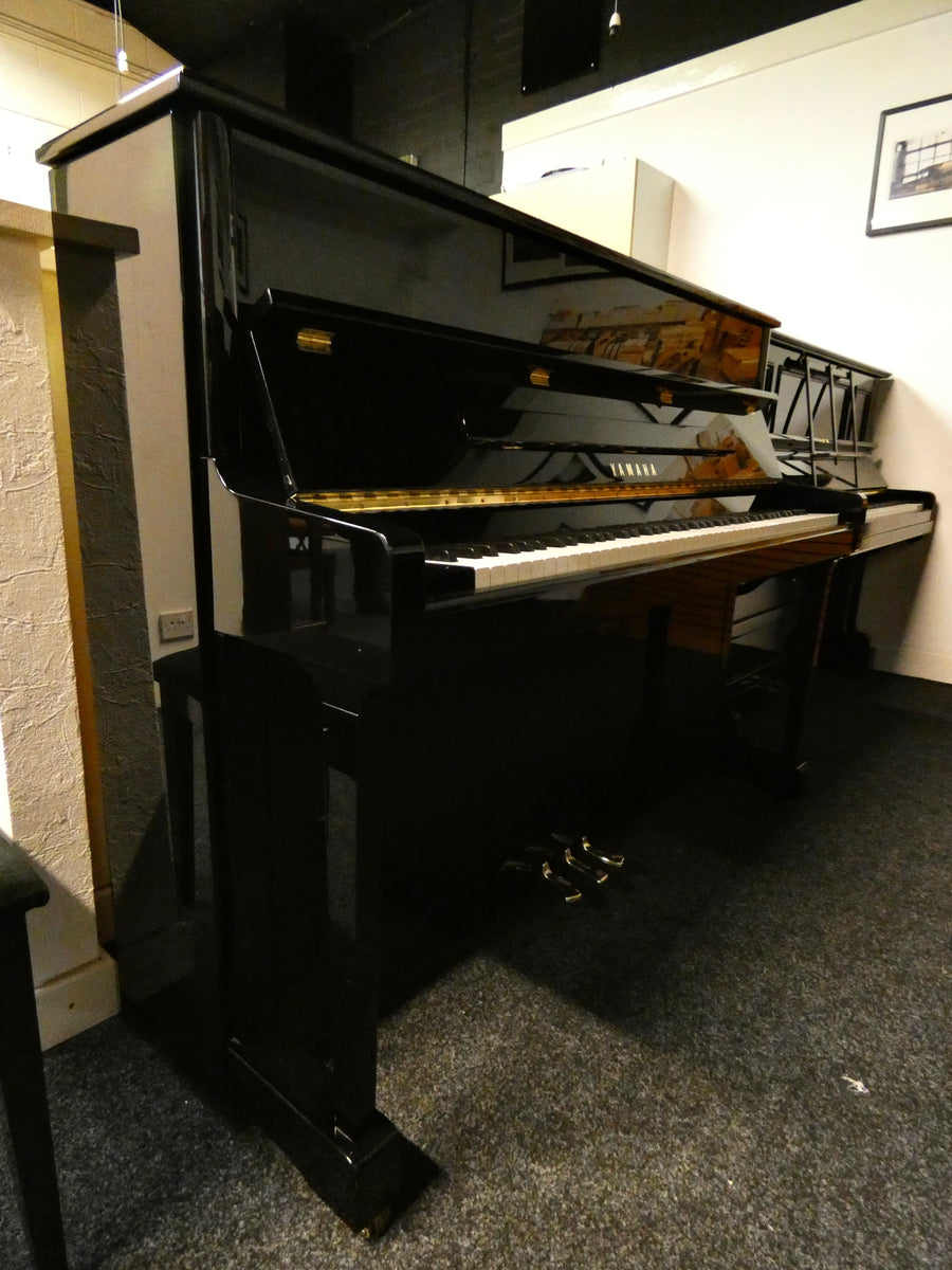 Yamaha V118N Upright Piano in Black High Gloss Cabinet – Shackleford Pianos